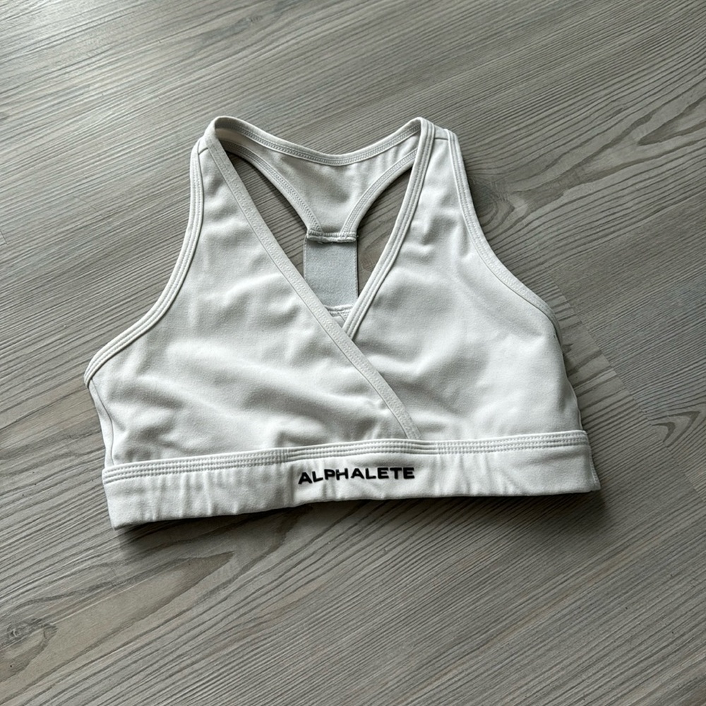 Alphalete Surface Wrap Sports Bra - Gem